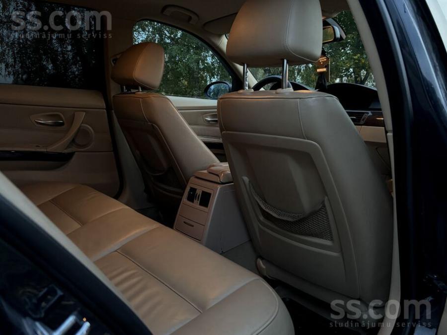 Blue BMW 330 2006 in Tukums, with an engine capacity of 3.00 L and mileage of 288 thousand km for 4150 €, photo 13 on AUTOMOTO.COM.LV