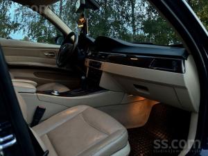 Blue BMW 330 2006 in Tukums, with an engine capacity of 3.00 L and mileage of 288 thousand km for 4150 €, photo 14 on AUTOMOTO.COM.LV