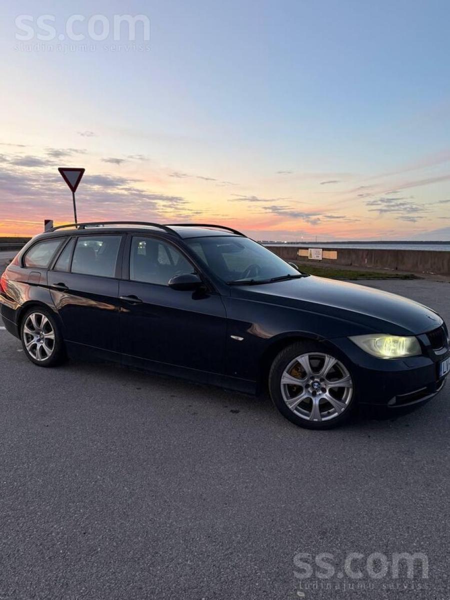 Blue BMW 330 2007 in Riga, with an engine capacity of 3.00 L and mileage of 320 thousand km for 3990 €, photo 3 on AUTOMOTO.COM.LV