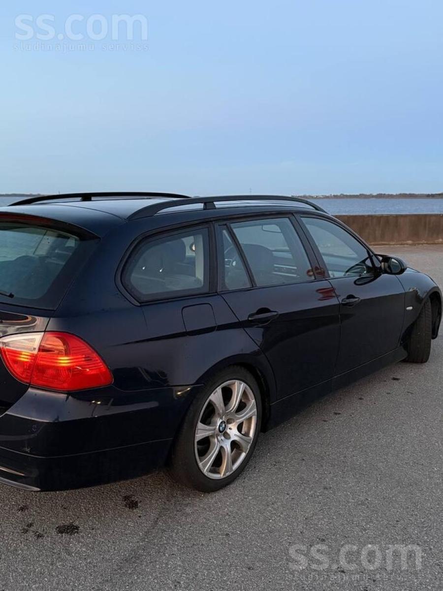 Blue BMW 330 2007 in Riga, with an engine capacity of 3.00 L and mileage of 320 thousand km for 3990 €, photo 4 on AUTOMOTO.COM.LV