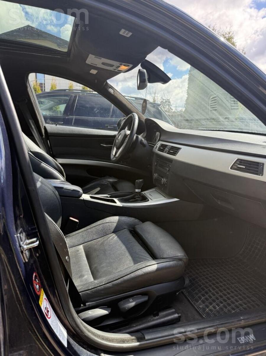 Blue BMW 330 2007 in Riga, with an engine capacity of 3.00 L and mileage of 320 thousand km for 3990 €, photo 11 on AUTOMOTO.COM.LV