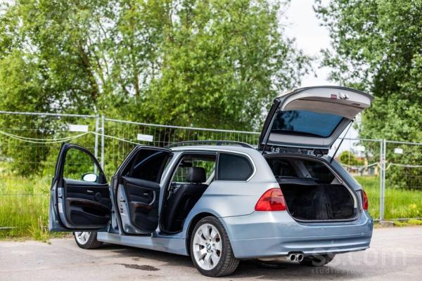 Blue BMW 330 2007 in Riga, with an engine capacity of 3.00 L and mileage of 366 thousand km for 5290 €, photo 9 on AUTOMOTO.COM.LV