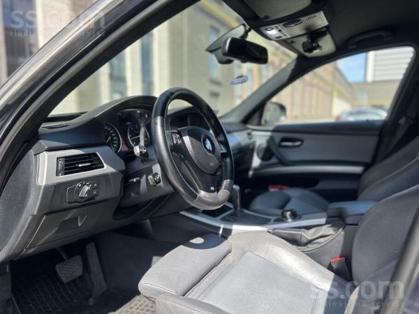 Blue BMW 330 2008 in Riga, with an engine capacity of 3.00 L and mileage of 380 thousand km for 7950 €, photo 10 on AUTOMOTO.COM.LV