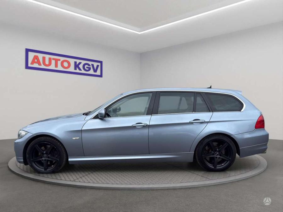 Blue BMW 330 2010 in Vilnius, with an engine capacity of 3.00 L and mileage of 319 thousand km for 6999 €, photo 3 on AUTOMOTO.COM.LV
