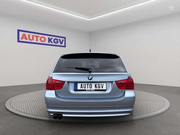 Blue BMW 330 2010 in Vilnius, with an engine capacity of 3.00 L and mileage of 319 thousand km for 6999 €, photo 4 on AUTOMOTO.COM.LV