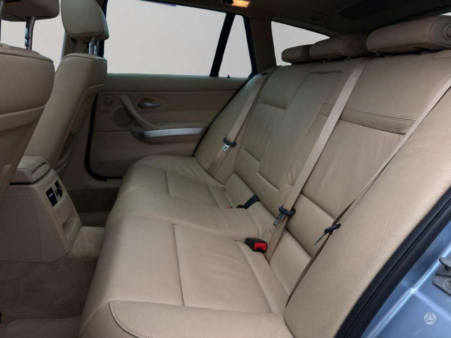 Blue BMW 330 2010 in Vilnius, with an engine capacity of 3.00 L and mileage of 319 thousand km for 6999 €, photo 13 on AUTOMOTO.COM.LV
