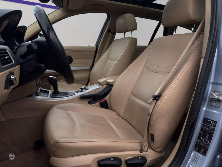 Blue BMW 330 2010 in Vilnius, with an engine capacity of 3.00 L and mileage of 319 thousand km for 6999 €, photo 16 on AUTOMOTO.COM.LV