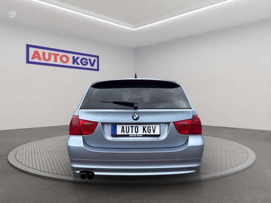 Blue BMW 330 2010 in Vilnius, with an engine capacity of 3.00 L and mileage of 319 thousand km for 6999 €, photo 5 on AUTOMOTO.COM.LV