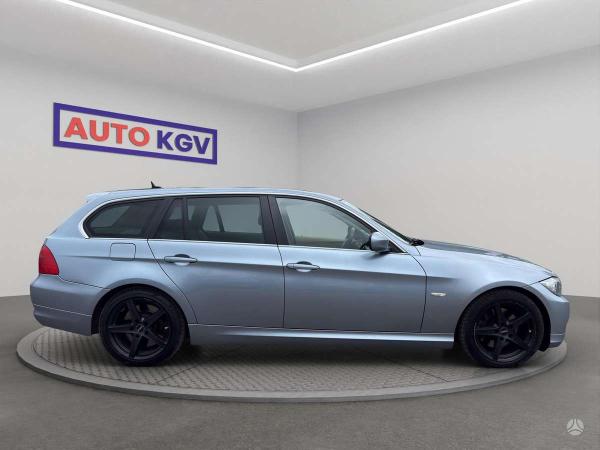 Blue BMW 330 2010 in Vilnius, with an engine capacity of 3.00 L and mileage of 319 thousand km for 6999 €, photo 5 on AUTOMOTO.COM.LV