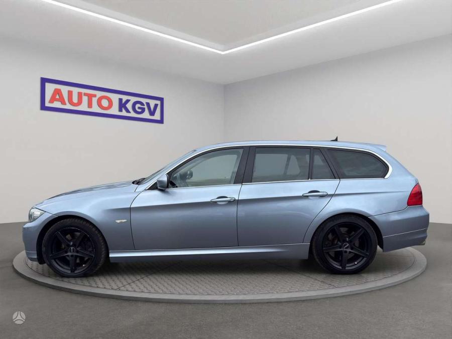 Blue BMW 330 2010 in Vilnius, with an engine capacity of 3.00 L and mileage of 319 thousand km for 6999 €, photo 3 on AUTOMOTO.COM.LV