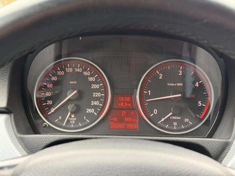Blue BMW 330 2011 in Vilnius, with an engine capacity of 3.00 L and mileage of 279 thousand km for 5000 €, photo 12 on AUTOMOTO.COM.LV