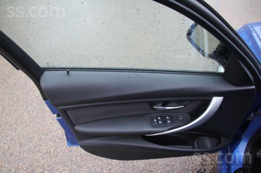 Blue BMW 330 2012 in Tukums, with an engine capacity of 3.00 L and mileage of 248 thousand km for 10500 €, photo 20 on AUTOMOTO.COM.LV