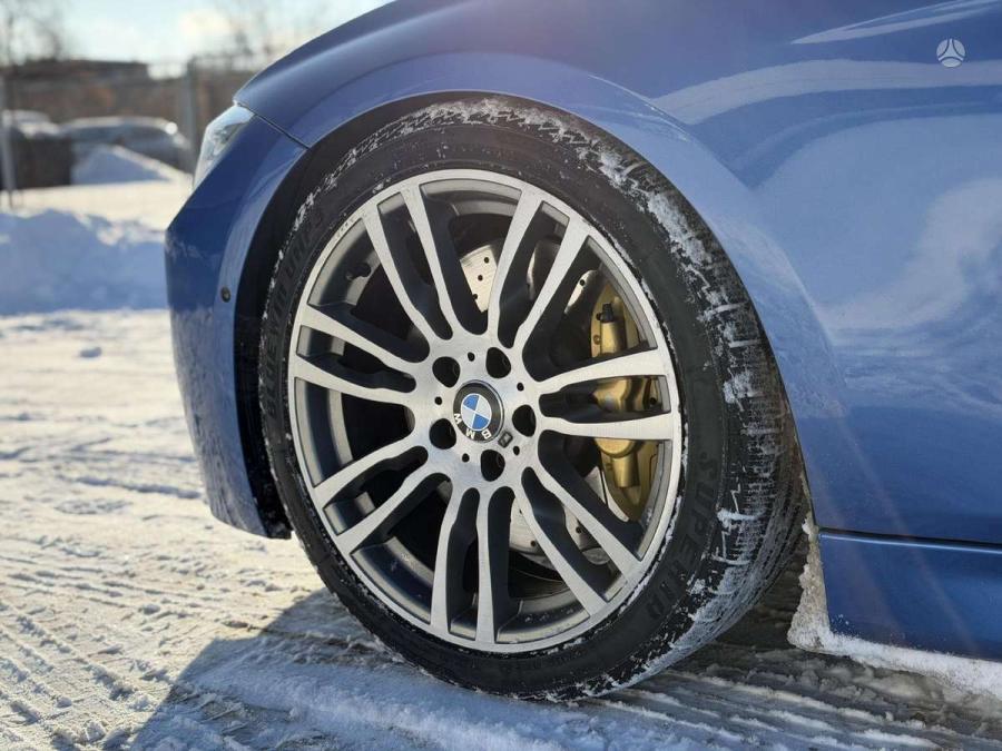 Blue BMW 330 2013 in Mazeikiai, with an engine capacity of 2.99 L and mileage of 338 thousand km for 12500 €, photo 12 on AUTOMOTO.COM.LV