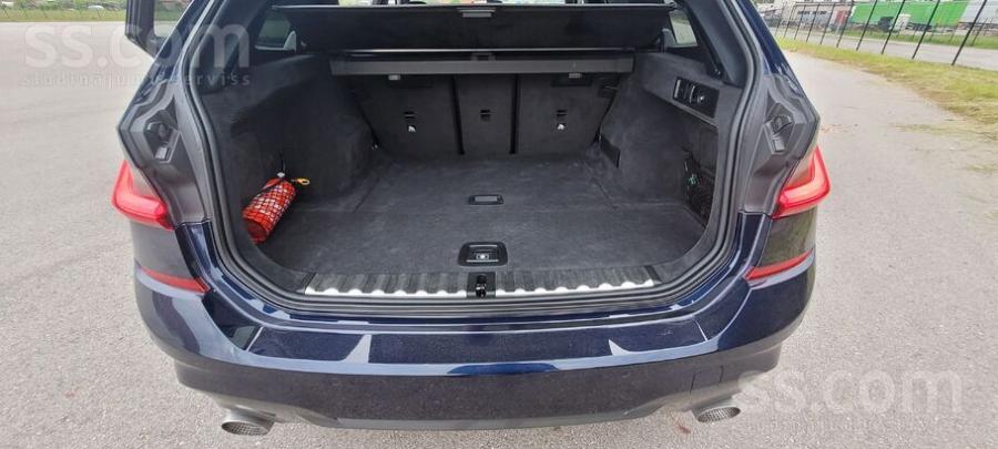 Blue BMW 330 2019 in Valmiera, with an engine capacity of 3.00 L and mileage of 184 thousand km for 26000 €, photo 7 on AUTOMOTO.COM.LV