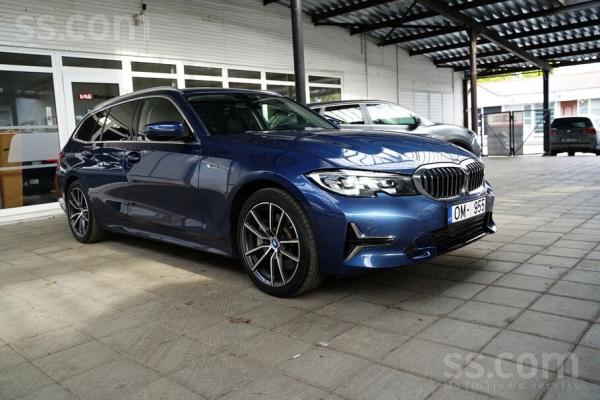 Blue BMW 330 2022 in Riga, with an engine capacity of 2.00 L and mileage of 194 thousand km for 21990 €, photo 5 on AUTOMOTO.COM.LV