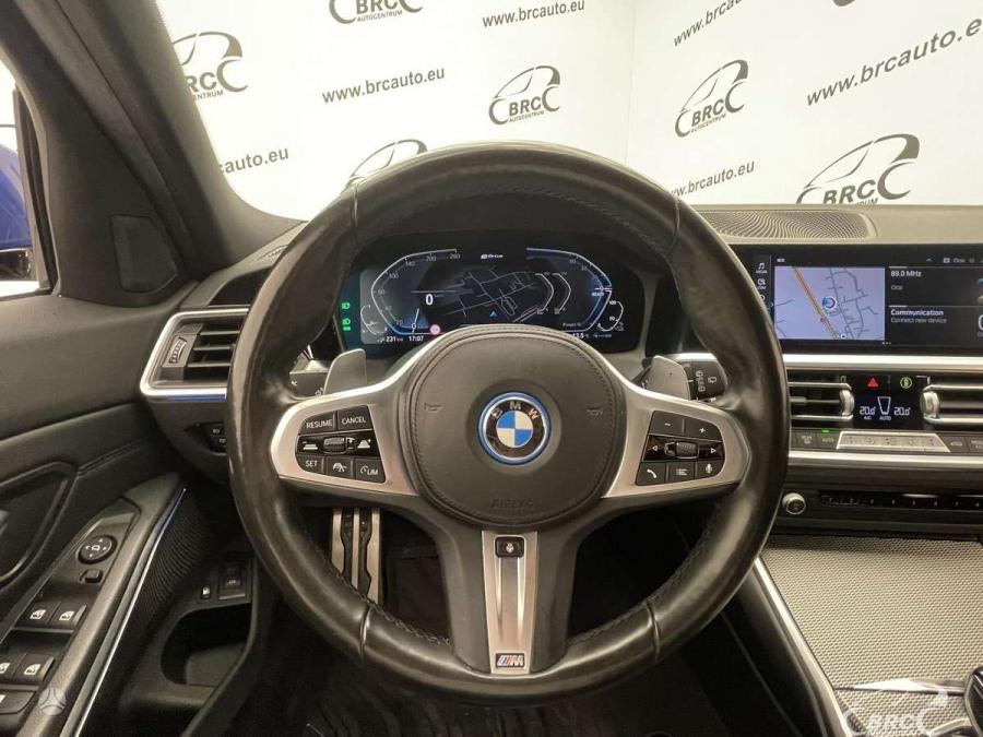 Blue BMW 330 2022 in Vilnius, with an engine capacity of 2.00 L and mileage of 186 thousand km for 22200 €, photo 32 on AUTOMOTO.COM.LV