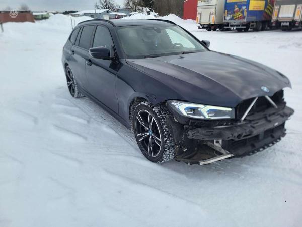 Blue BMW 330 2023 in Panevezys, with an engine capacity of 2.00 L and mileage of 37 thousand km for 29500 €, photo 2 on AUTOMOTO.COM.LV
