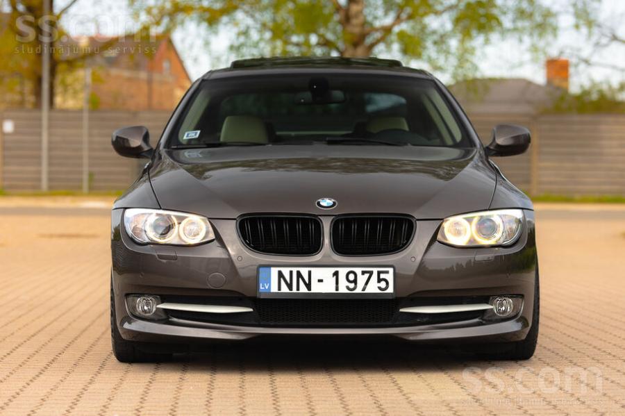Brown BMW 330 2010 in Riga, with an engine capacity of 3.00 L and mileage of 340 thousand km for 8999 €, photo 2 on AUTOMOTO.COM.LV