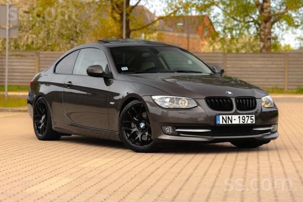Brown BMW 330 2010 in Riga, with an engine capacity of 3.00 L and mileage of 340 thousand km for 8999 €, photo 3 on AUTOMOTO.COM.LV
