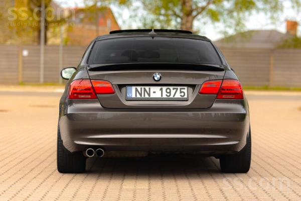 Brown BMW 330 2010 in Riga, with an engine capacity of 3.00 L and mileage of 340 thousand km for 8999 €, photo 6 on AUTOMOTO.COM.LV