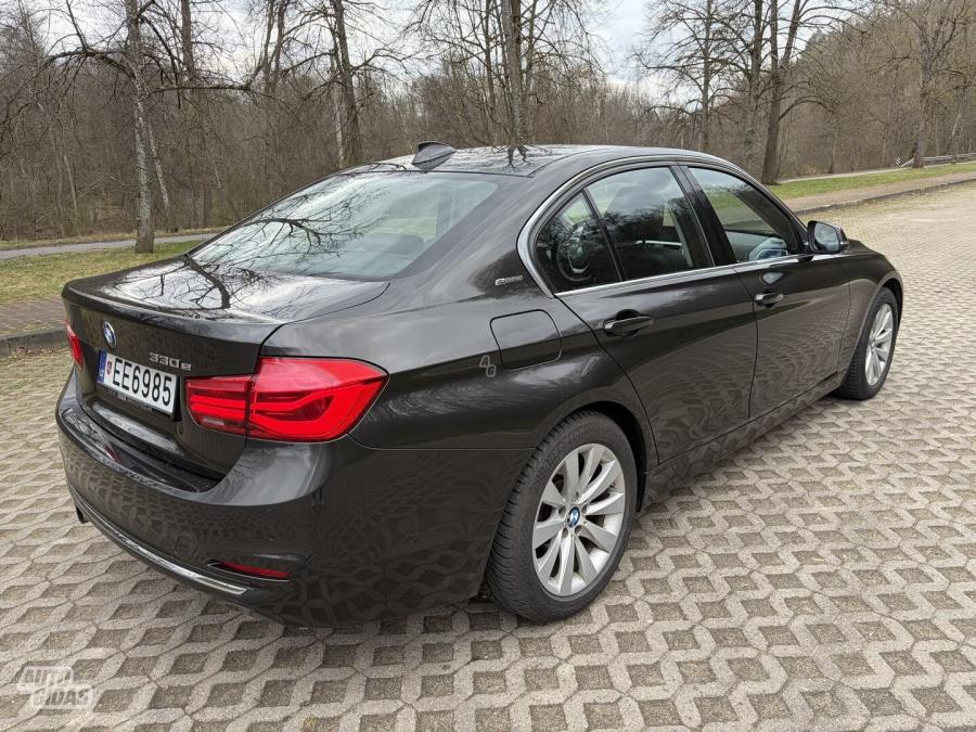 Brown BMW 330 2016 in Vilnius, with an engine capacity of 2.00 L and mileage of 119 thousand km for 14600 €, photo 3 on AUTOMOTO.COM.LV