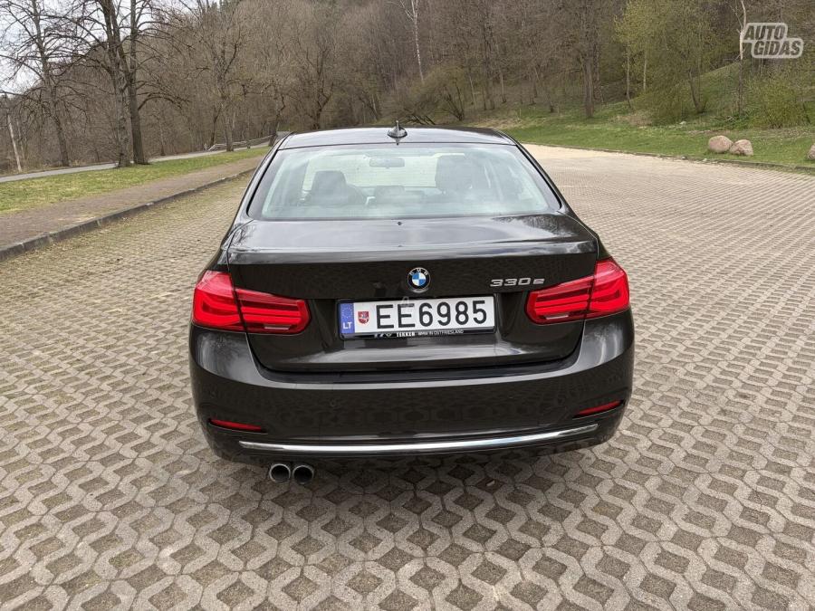 Brown BMW 330 2016 in Vilnius, with an engine capacity of 2.00 L and mileage of 119 thousand km for 14600 €, photo 4 on AUTOMOTO.COM.LV