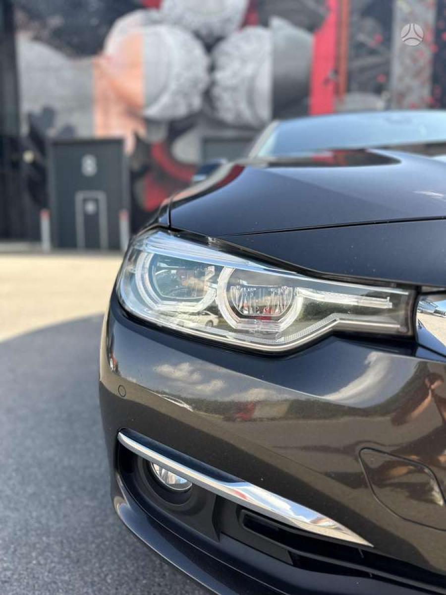 Brown BMW 330 2017 in Vilnius, with an engine capacity of 2.00 L and mileage of 223 thousand km for 13900 €, photo 10 on AUTOMOTO.COM.LV
