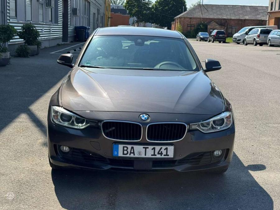 Brūns BMW 330 2012 Panevēža, ar dzinēja tilpumu 2.99 L un nobraukumu 294 tūkst. km par 4800 €, foto 3 vietnē AUTOMOTO.COM.LV