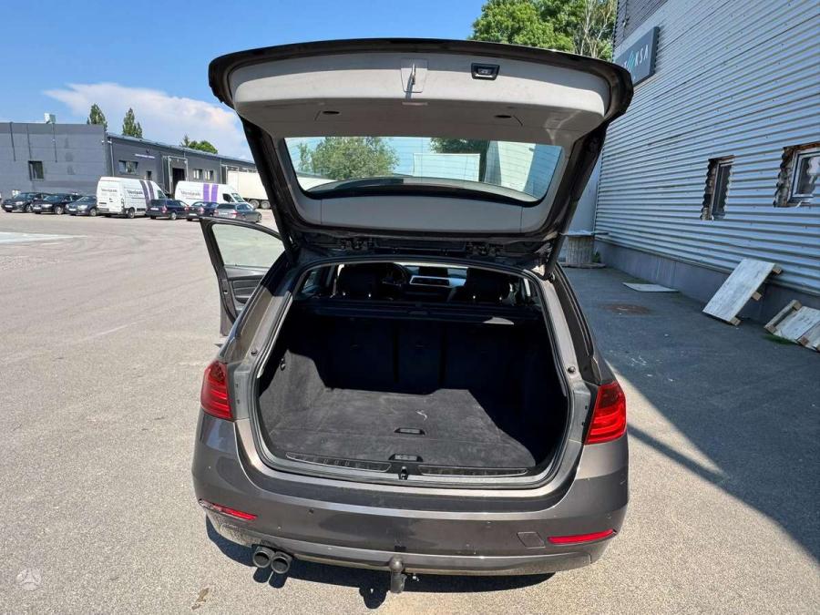 Brūns BMW 330 2012 Panevēža, ar dzinēja tilpumu 2.99 L un nobraukumu 294 tūkst. km par 4800 €, foto 8 vietnē AUTOMOTO.COM.LV