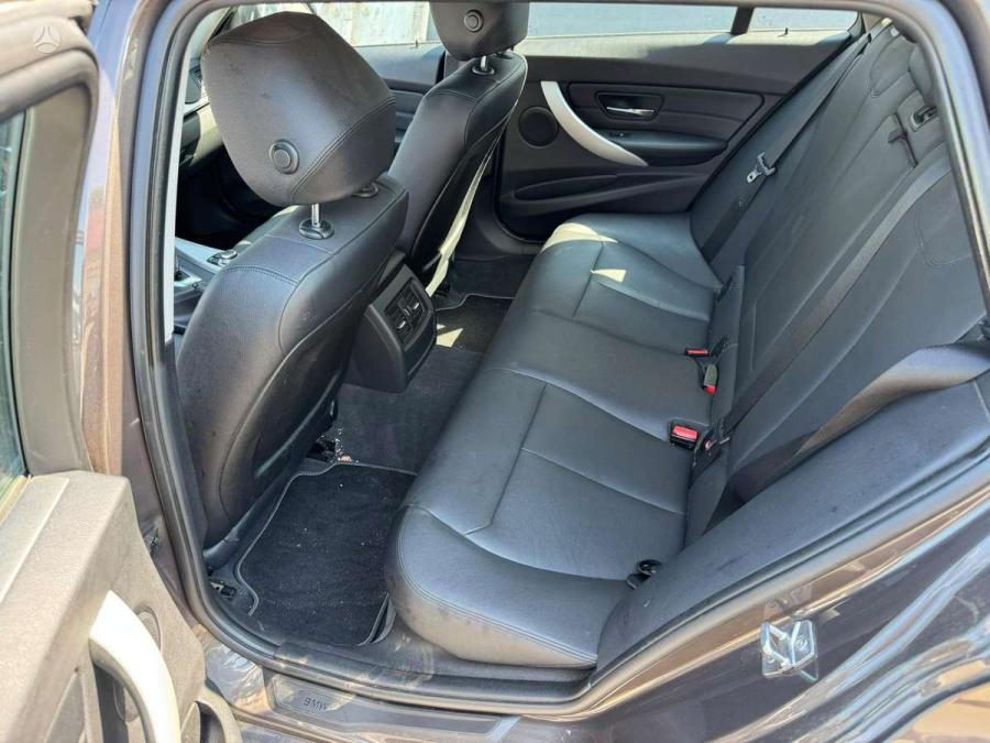Brūns BMW 330 2012 Panevēža, ar dzinēja tilpumu 2.99 L un nobraukumu 294 tūkst. km par 4800 €, foto 15 vietnē AUTOMOTO.COM.LV