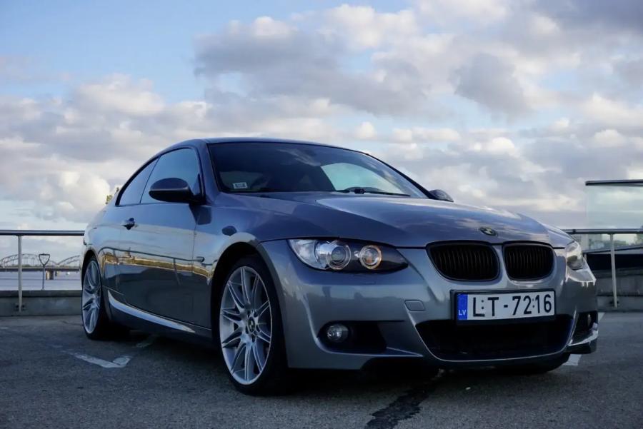 BMW 330 2007 in Riga, with an engine capacity of 3.00 L and mileage of 235 thousand km for 9000 €, photo 1 on AUTOMOTO.COM.LV