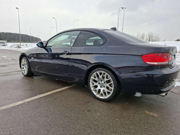 BMW 330 2008 in Vilnius, with an engine capacity of 2.99 L and mileage of 342 thousand km for 6900 €, photo 6 on AUTOMOTO.COM.LV