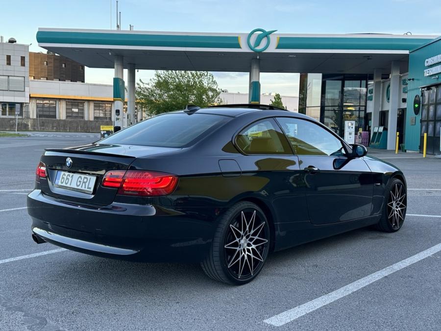 BMW 330 2008 Tallina, ar dzinēja tilpumu 3.00 L un nobraukumu 370 tūkst. km par 8500 €, foto 11 vietnē AUTOMOTO.COM.LV