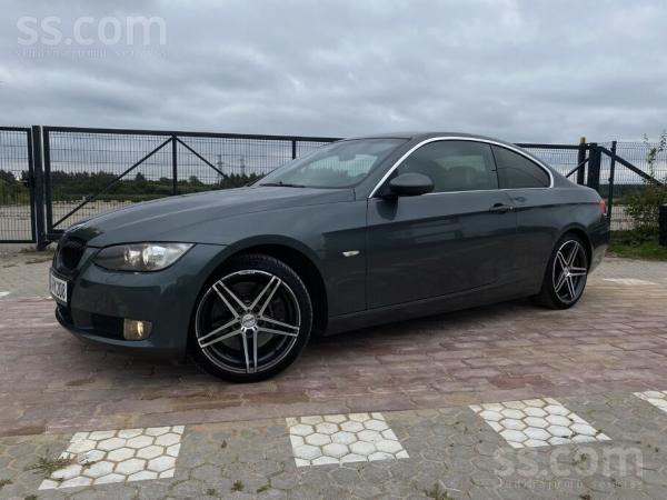 Green BMW 330 2009 in Jelgava, with an engine capacity of 3.00 L and mileage of 242 thousand km for 8550 €, photo 1 on AUTOMOTO.COM.LV
