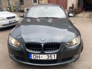 Green BMW 330 2009 in Jelgava, with an engine capacity of 3.00 L and mileage of 242 thousand km for 8550 €, photo 3 on AUTOMOTO.COM.LV