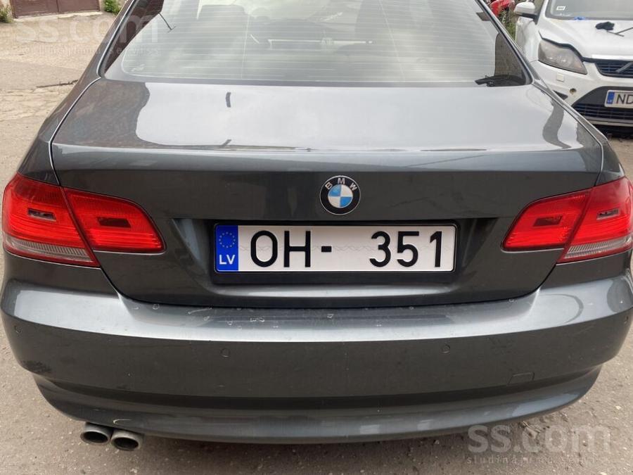 Green BMW 330 2009 in Jelgava, with an engine capacity of 3.00 L and mileage of 242 thousand km for 8550 €, photo 4 on AUTOMOTO.COM.LV