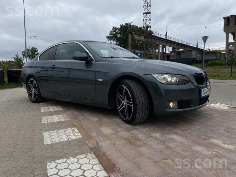 Green BMW 330 2009 in Jelgava, with an engine capacity of 3.00 L and mileage of 242 thousand km for 8550 €, photo 5 on AUTOMOTO.COM.LV