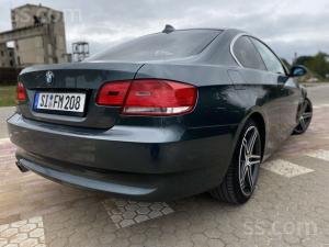 Green BMW 330 2009 in Jelgava, with an engine capacity of 3.00 L and mileage of 242 thousand km for 8550 €, photo 6 on AUTOMOTO.COM.LV