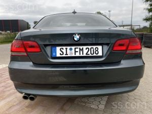 Green BMW 330 2009 in Jelgava, with an engine capacity of 3.00 L and mileage of 242 thousand km for 8550 €, photo 7 on AUTOMOTO.COM.LV