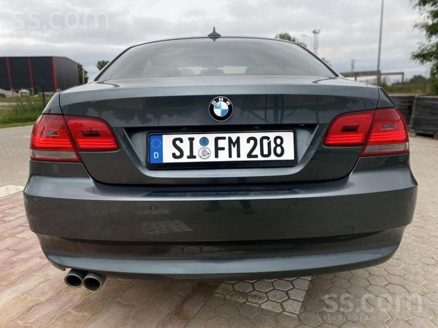 Green BMW 330 2009 in Jelgava, with an engine capacity of 3.00 L and mileage of 242 thousand km for 8550 €, photo 7 on AUTOMOTO.COM.LV