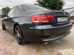 Green BMW 330 2009 in Jelgava, with an engine capacity of 3.00 L and mileage of 242 thousand km for 8550 €, photo 8 on AUTOMOTO.COM.LV