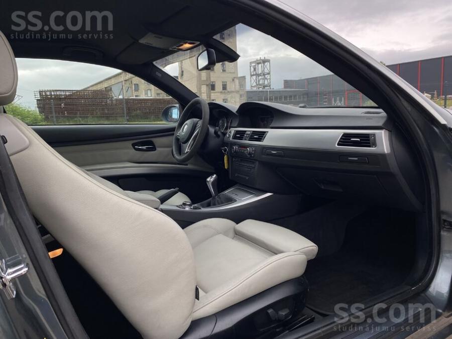 Green BMW 330 2009 in Jelgava, with an engine capacity of 3.00 L and mileage of 242 thousand km for 8550 €, photo 12 on AUTOMOTO.COM.LV