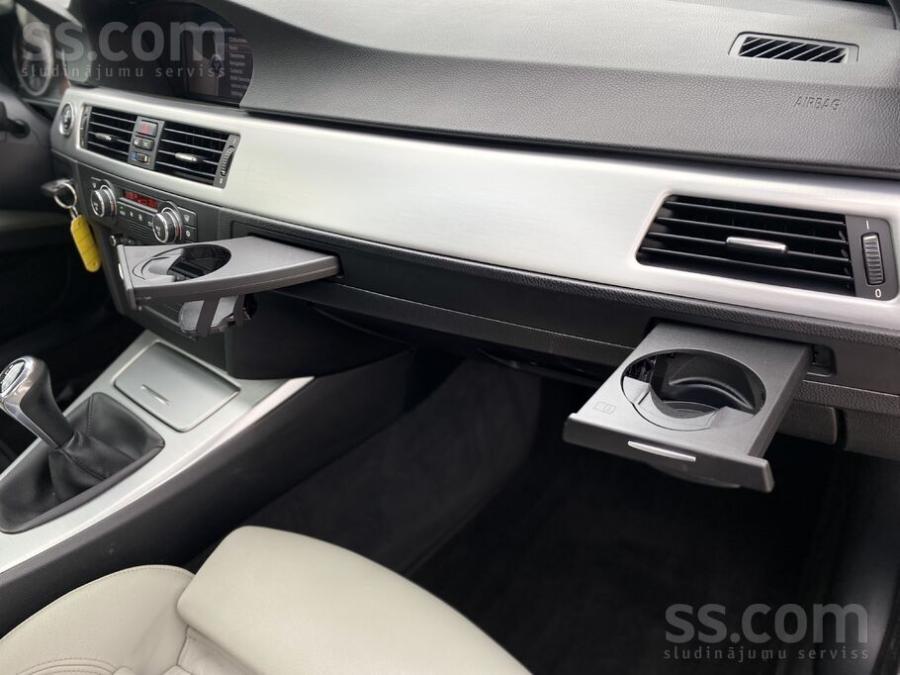 Green BMW 330 2009 in Jelgava, with an engine capacity of 3.00 L and mileage of 242 thousand km for 8550 €, photo 13 on AUTOMOTO.COM.LV