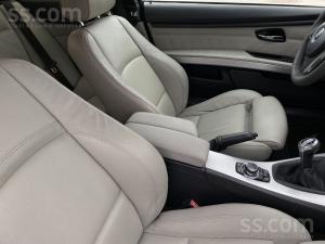 Green BMW 330 2009 in Jelgava, with an engine capacity of 3.00 L and mileage of 242 thousand km for 8550 €, photo 16 on AUTOMOTO.COM.LV