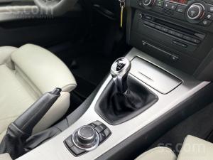 Green BMW 330 2009 in Jelgava, with an engine capacity of 3.00 L and mileage of 242 thousand km for 8550 €, photo 18 on AUTOMOTO.COM.LV