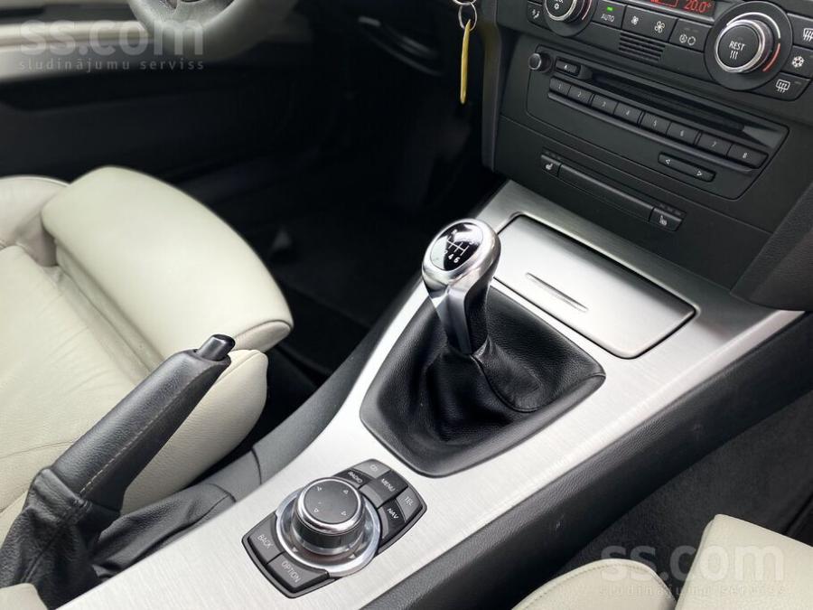 Green BMW 330 2009 in Jelgava, with an engine capacity of 3.00 L and mileage of 242 thousand km for 8550 €, photo 18 on AUTOMOTO.COM.LV