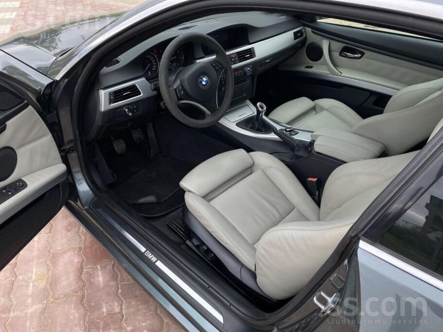 Green BMW 330 2009 in Jelgava, with an engine capacity of 3.00 L and mileage of 242 thousand km for 8550 €, photo 21 on AUTOMOTO.COM.LV