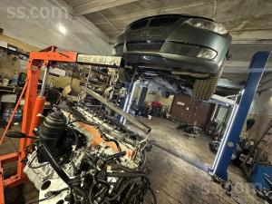 Green BMW 330 2009 in Jelgava, with an engine capacity of 3.00 L and mileage of 242 thousand km for 8550 €, photo 25 on AUTOMOTO.COM.LV