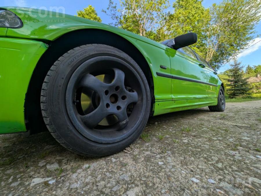 Green BMW 330 2000 in Riga, with an engine capacity of 3.00 L and mileage of 436 thousand km for 1800 €, photo 8 on AUTOMOTO.COM.LV