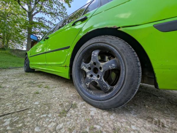 Zaļš BMW 330 2000 Rīga, ar dzinēja tilpumu 3.00 L un nobraukumu 436 tūkst. km par 1800 €, foto 8 vietnē AUTOMOTO.COM.LV